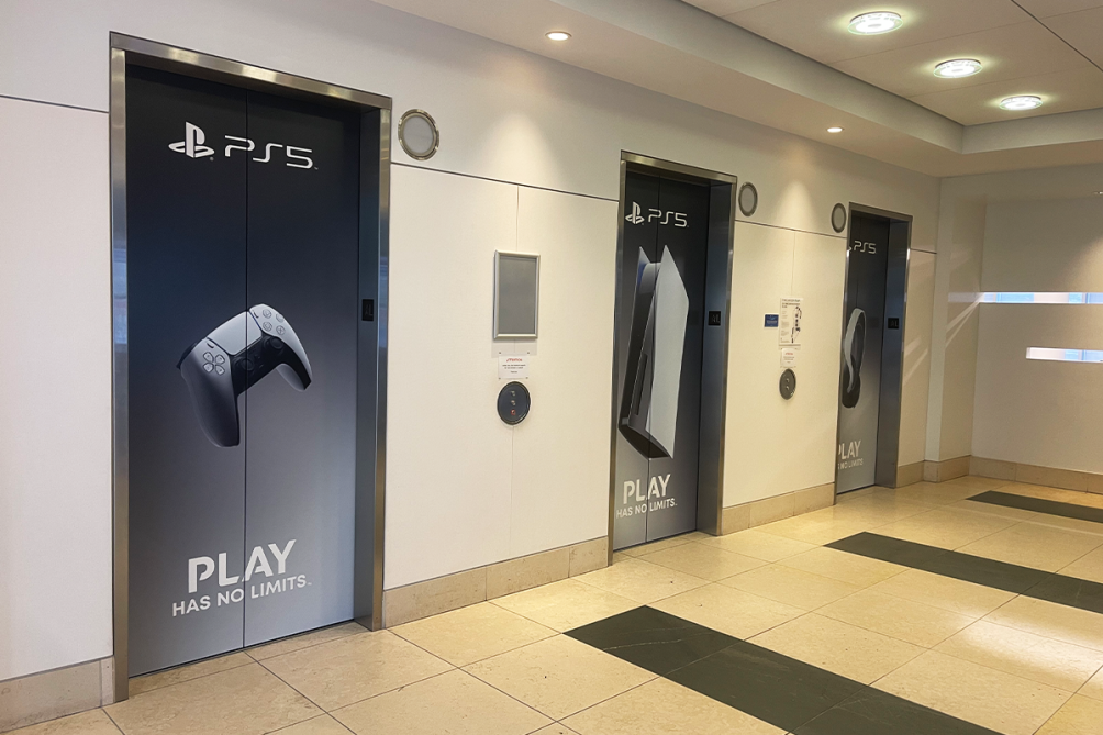 How to choose the right lift door advertising for your business?